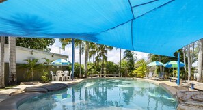 Piscina exterior, da(s) 8:00 à(s) 20:00, espreguiçadeiras