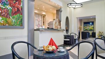 Café da manhã com buffet grátis todos os dias