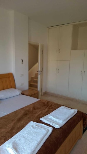 Villa, 4 quartos | Cortinas/cortinados opacos, ferro/tábua de engomar, Wi-fi 