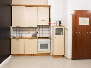 Apartamento, 1 cama Queen e sofá-cama, para não fumantes | Cozinha americana privada | Geladeira, cooktop, cafeteira/chaleira, chaleira elétrica