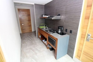 Quarto Duplo ou Twin | Cozinha partilhada | Um frigorífico/congelador grande, um micro-ondas, uma cafeteira/bule