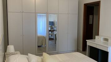 Quarto Duplo | Minibar, secretária, Wi-fi grátis, roupa de cama fornecida