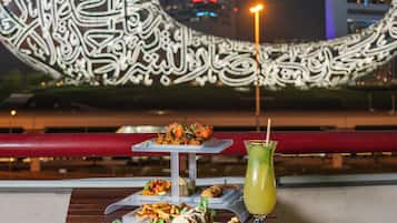 Piscina exterior, da(s) 8:00 à(s) 20:00, guarda-sóis