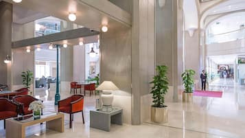 2 bares/lounges, este pub