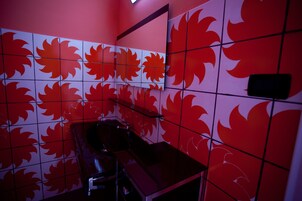 Quarto conforto, para não fumantes, vista para a cidade | Banheiro | Chuveiro, produtos de toalete grátis, toalhas de banho 