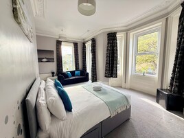 Quarto casal luxo | Quartos à prova de som, ferros/tábuas de passar roupa, Wi-Fi de cortesia