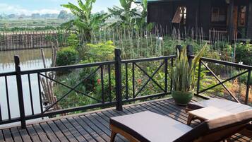 Villa Tradicional, vista para o lago | Vista do quarto