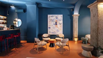Este bar de cocktails, com espaço para refeições ao ar livre
