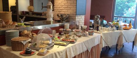 Pequeno-almoço tipo buffet diário incluído