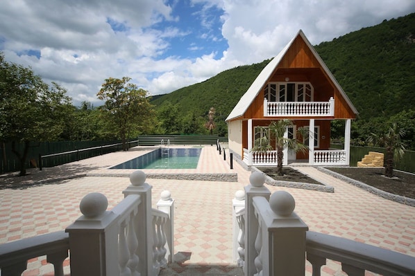 Piscina exterior sazonal