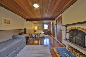 Cabana romântica, 1 cama Queen, para não fumantes | 1 quarto, frigobar, individualmente decorados