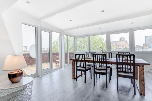 Suíte panorâmica, 2 quartos, terraço, vista para a cidade | Vista da sacada