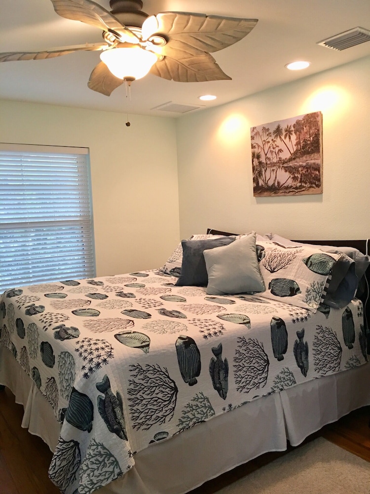 Waterfront Apartment - Holiday, FL