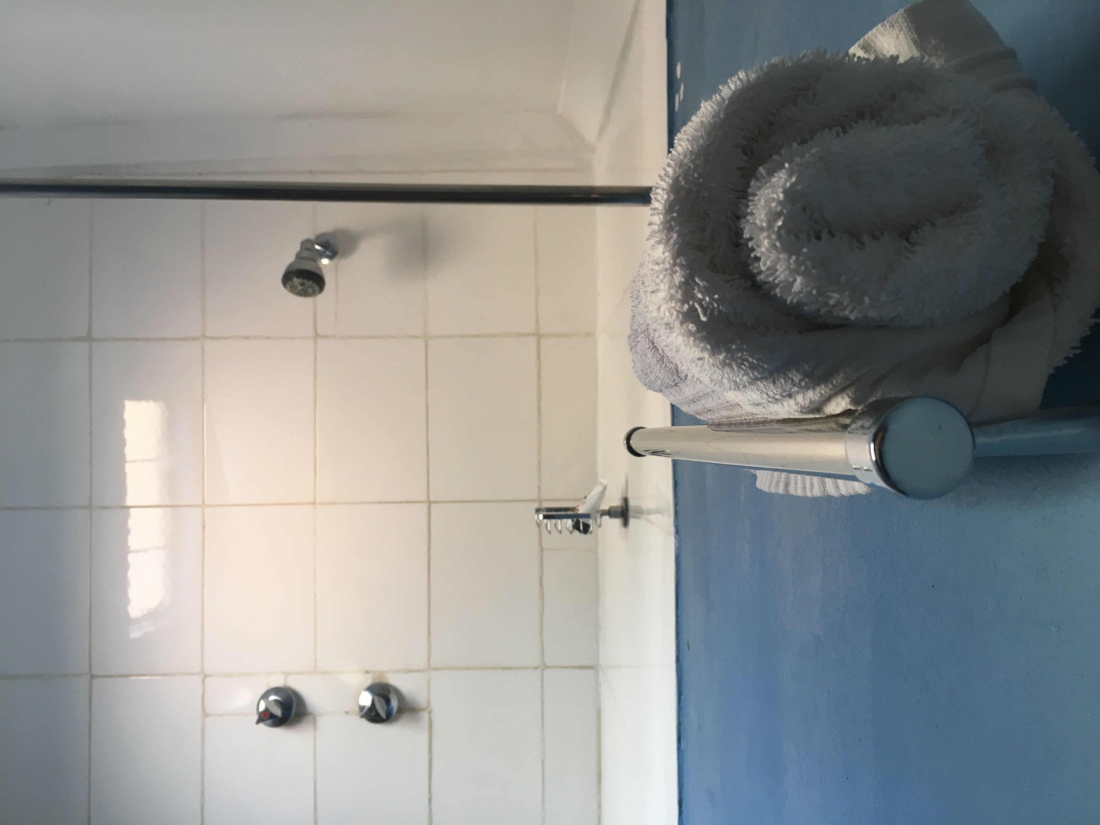 Secretária, Wi-fi grátis, roupa de cama fornecida 