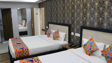 Quarto casal família, 2 camas de casal, para fumantes | Camas extras/dobráveis (sobretaxa), Wi-Fi de cortesia, roupa de cama