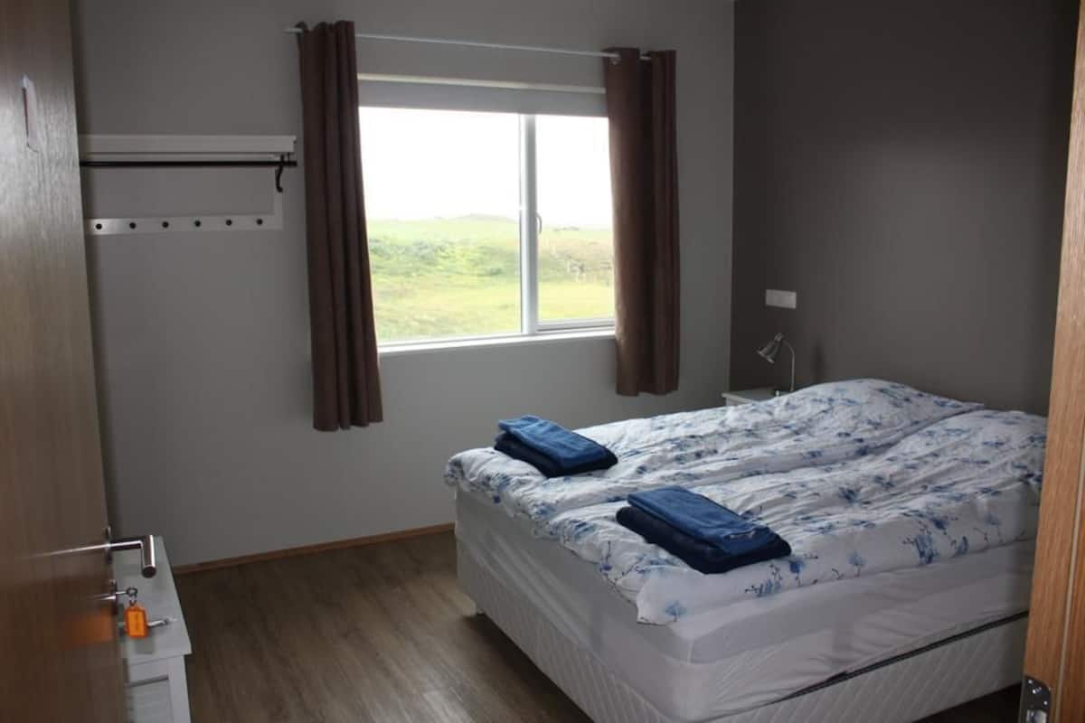 Quarto Quádruplo Familiar, casa de banho privativa | Cortinas/cortinados opacos, berços/camas para crianças grátis