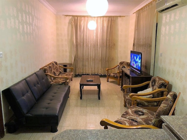 Sea View Luxury Furnished Flat - Áqaba