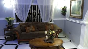Área de estar no saguão