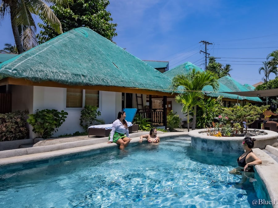 Piscina exterior, espreguiçadeiras