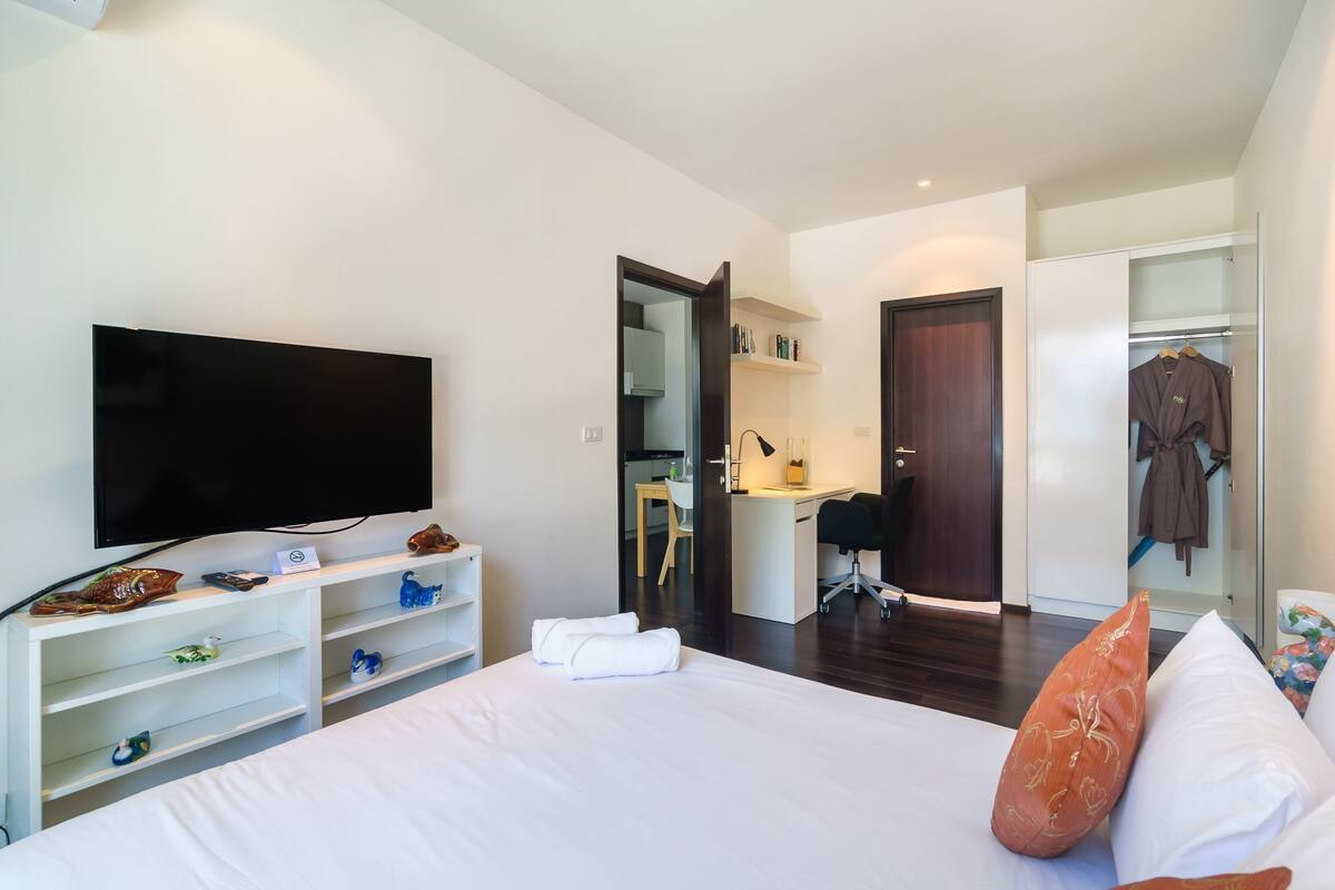 Grand Deluxe Double Room | Cofres nos quartos, cortinas blackout, Wi-Fi de cortesia