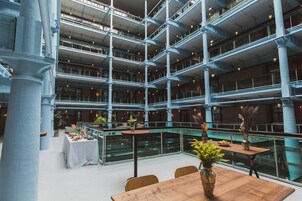 Área de estar no saguão