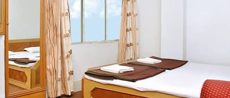 Quarto Económico, 1 cama de casal, fumadores | Sala de estar