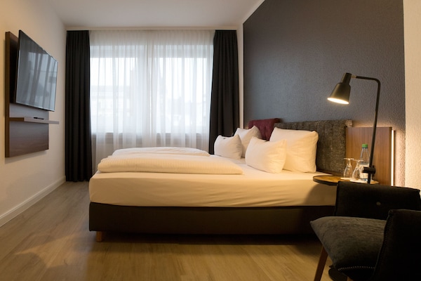 1 quarto, roupas de cama antialérgicas, frigobar, cofres nos quartos