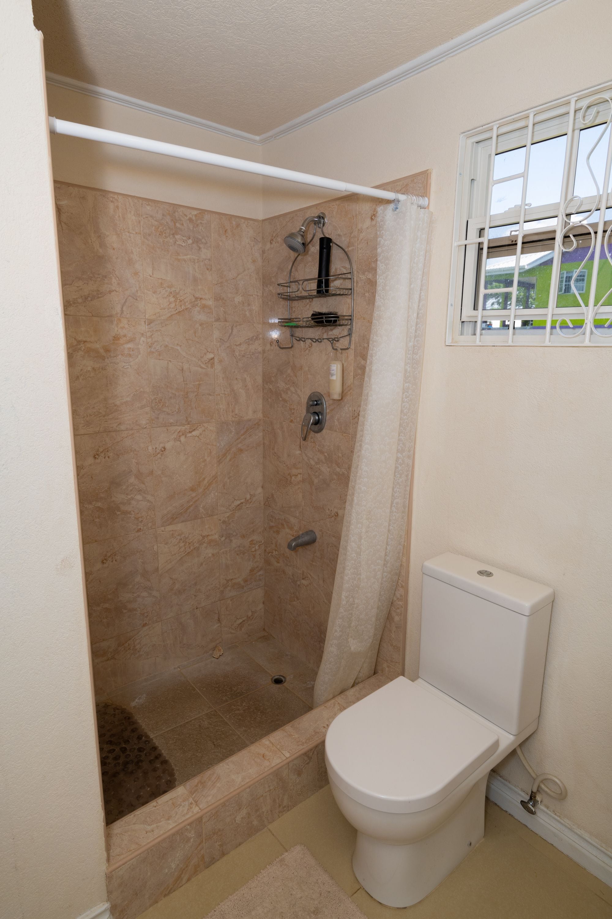 Vila luxo, 1 cama de casal, para não fumantes, vista para a piscina | Banheiro | Chuveiro, chuveiro com efeito de chuva, produtos de toalete grátis 