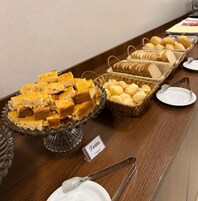 Café da manhã com buffet grátis todos os dias