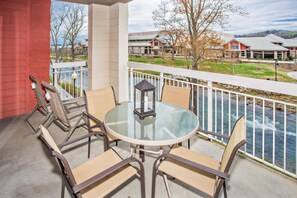 Apartamento em Condomínio Fechado, várias camas (Bear Crossing 101) | Varanda