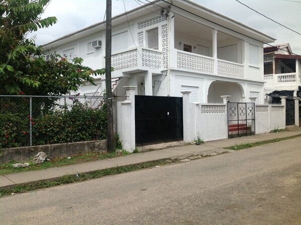 RIGHT IN THE MIDST OF ALL THE ACTION IN OLD PG BY THE SEA - Punta Gorda ...