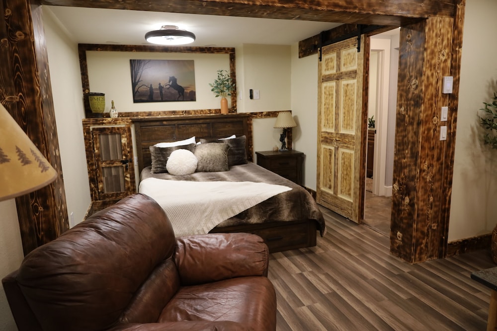 Experience Unparalleled Luxury And Convenience At Our Exquisite Condo - West Yellowstone, MT