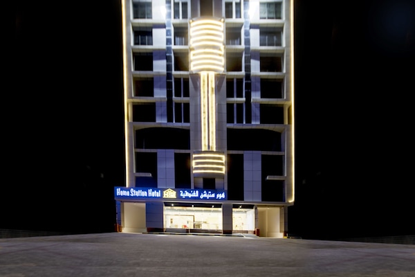 Fachada do alojamento (tarde/noite)