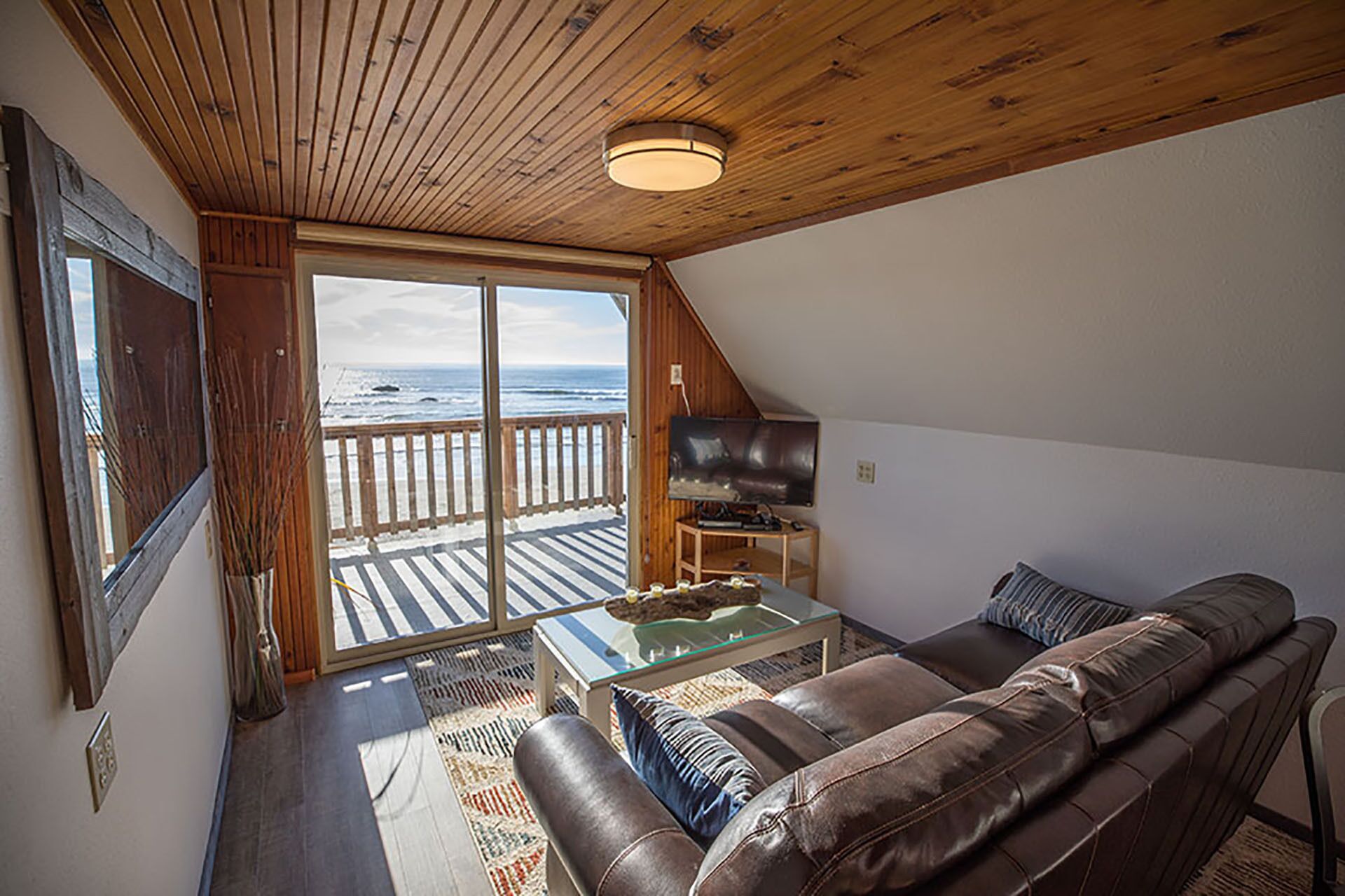 North Loft: Cozy, Two-person Loft With Ocean Front Deck, Private Beach Access - Bandon, OR
