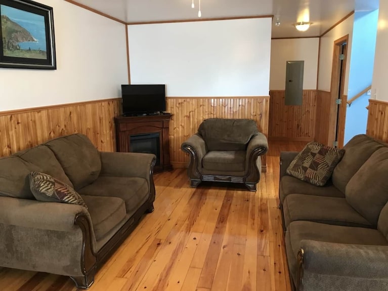 (Meat Cove)hines Ocean View Lodge - Cape Breton Island