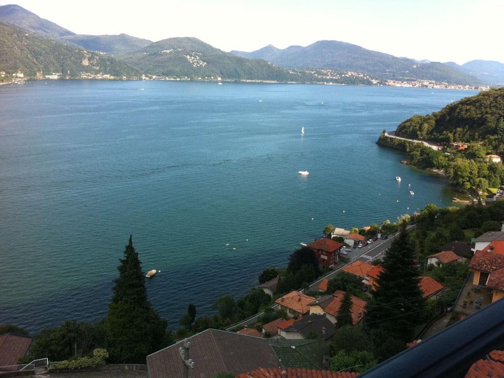 Maison De Vacances Dans Les Jardins Du Sud Avec Une Vue Panoramique à Couper Le Souffle - Luino