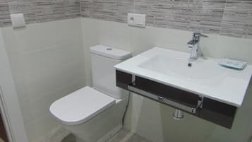Produtos de toalete grátis, secador de cabelo (mediante solicitação)