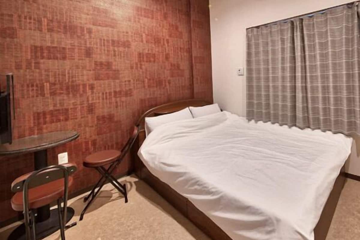 Ferro/tábua de engomar, Wi-fi grátis, roupa de cama fornecida 