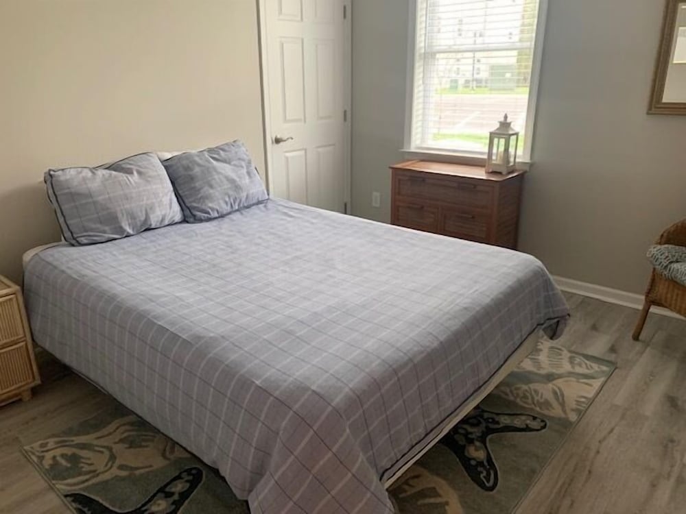 Ground Level 3br Condo W/ Pool/gym/parking - Rehoboth Beach, DE