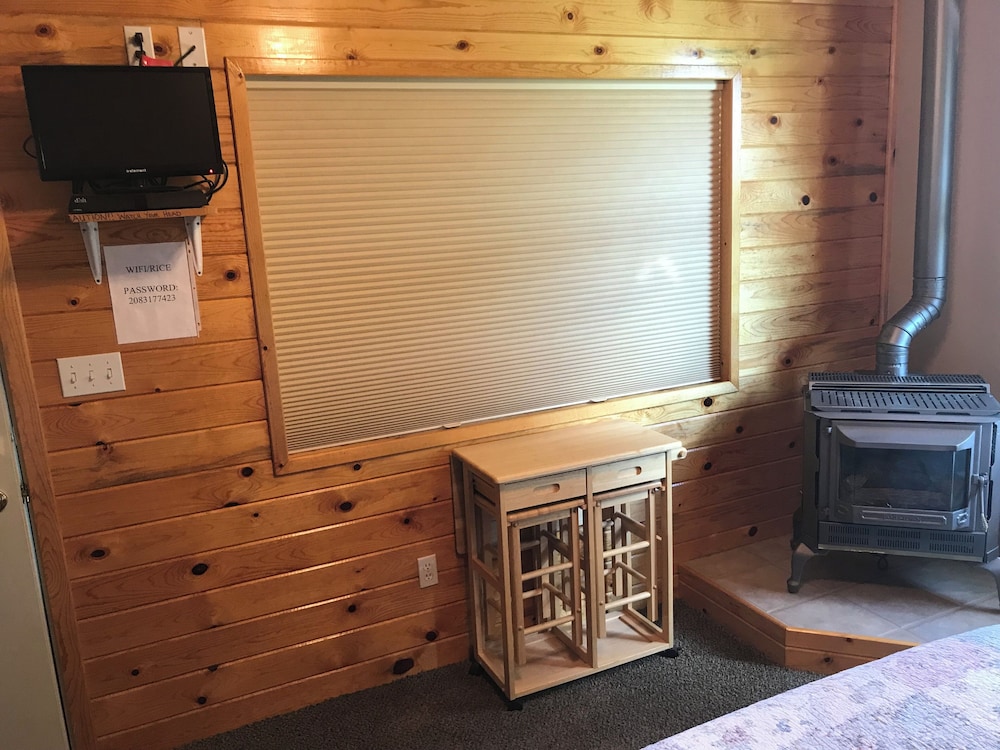 Cozy Swan Valley Cabin - Rice Paddy - Swan Valley, ID