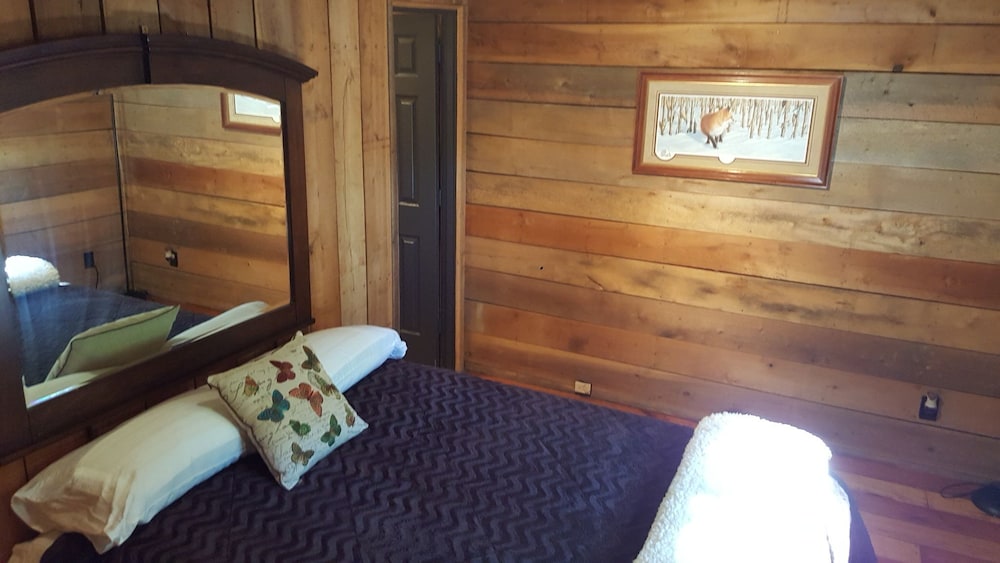 Seven Springs Cabin - Bear Claw Chalet - Authentic, Pet Friendly Log Cabin - Donegal, PA