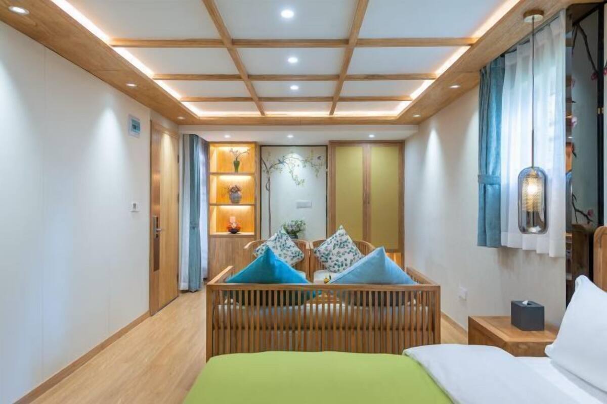 Escrivaninha, cortinas blackout, Wi-Fi de cortesia