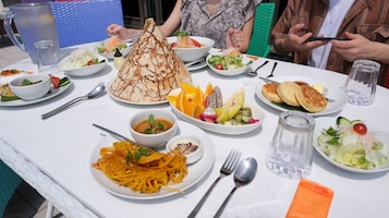 Serviço de café da manhã, culinária da Malásia, vistas para o jardim