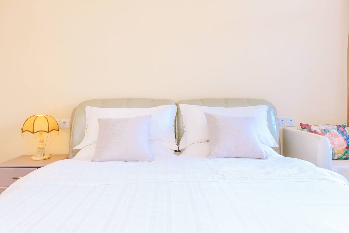 Quarto Clássico com Cama de Casal (Mainland China Citizen Only) | Secretária, cortinas/cortinados opacos, Wi-fi grátis