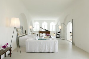 Apartamento de Luxo (Petrea) | Sala de estar | Televisor LED 