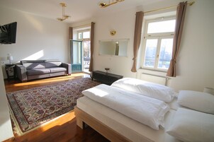 Quarto Quádruplo, não fumadores | Cofre no quarto, Wi-fi grátis, roupa de cama fornecida 