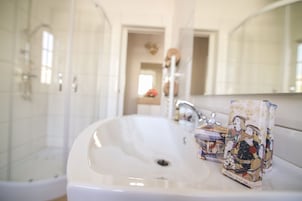 Quarto Twin, 2 camas individuais, não fumadores | Lavatório na casa de banho