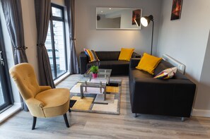 Apartamento, 3 quartos (Sleeps 5) | Sala de estar | TV de ecrã plano 