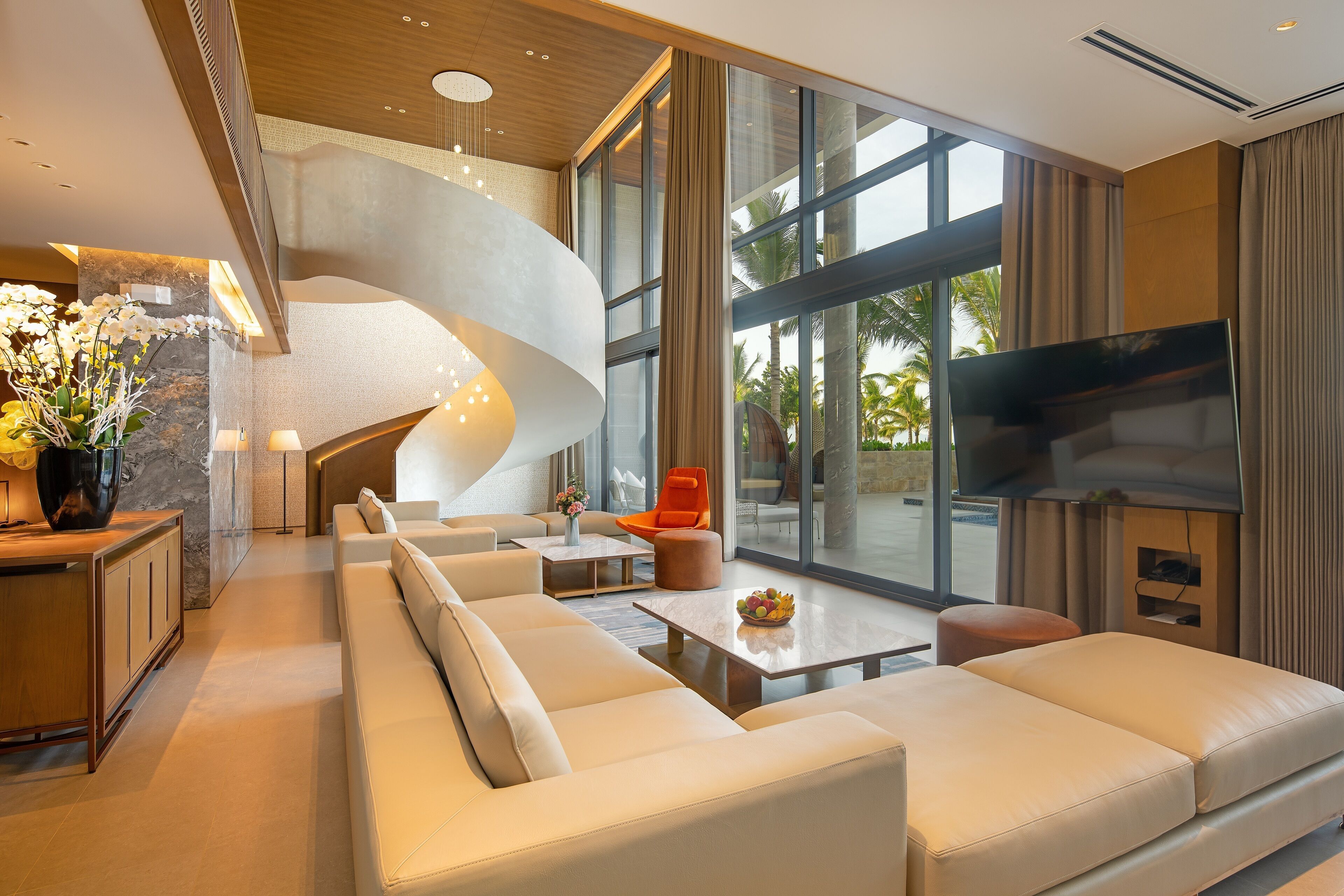Vila superluxo, 6 quartos, vista para a praia, de frente para a praia | Sala de estar | TV de tela plana