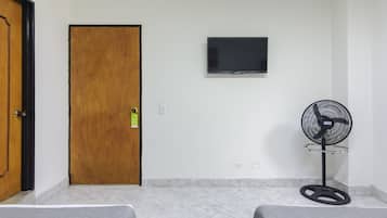 Quarto Twin Básico, 2 camas individuais, não fumadores | Lençóis de algodão egípcio, roupa de alta qualidade, edredões de penas